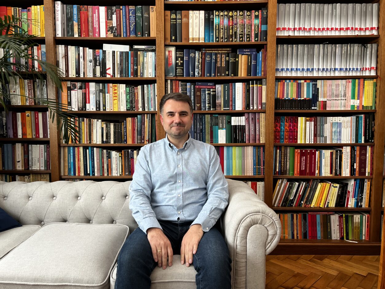 Biblia – czy tłumaczenia wiernie przekazały nam tekst Pisma? | prof. Marcin Majewski | Radio Naukowe
